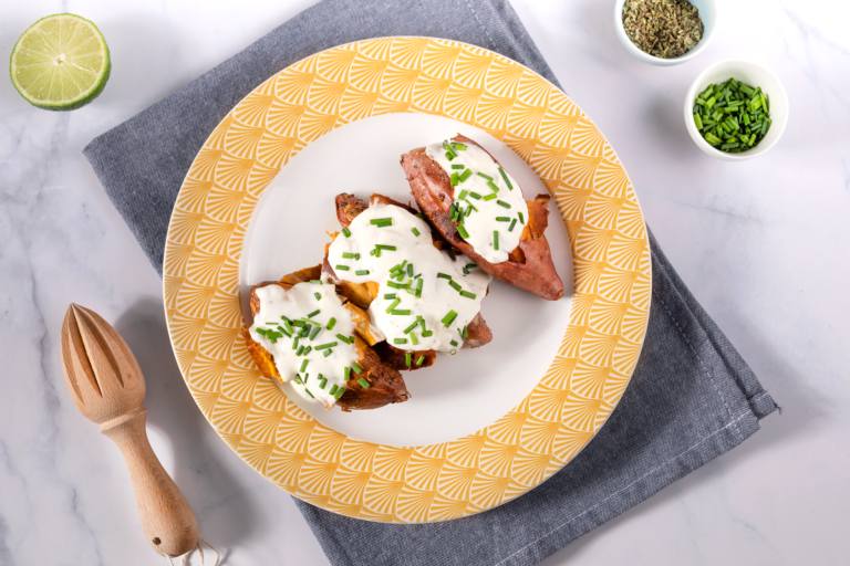 Receta de batatas asadas con crema agria y sazonador de hueva de maruca ...